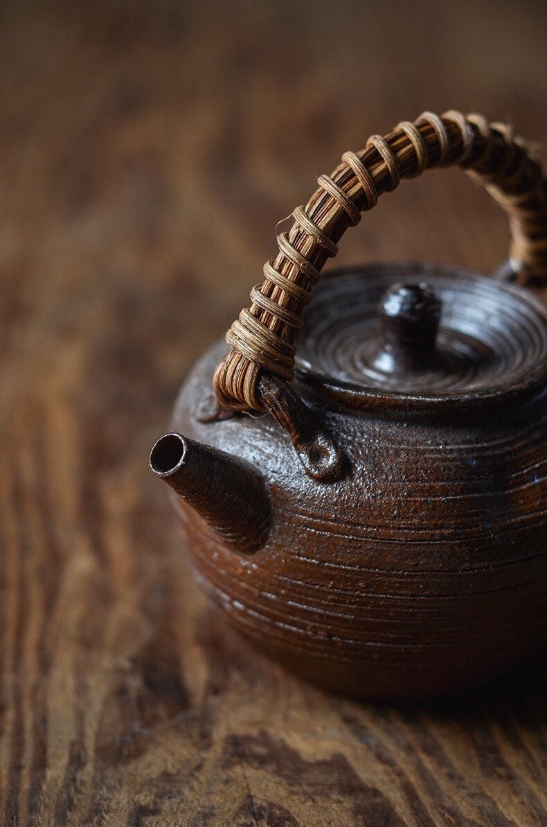 Gohobi Handmade Large Old Rock Mud Teapot